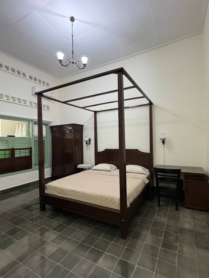 Vintage Room 2 In Colonial Home By @Penggemarlawas - Bogor