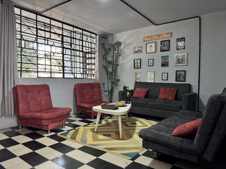 Bright And Central Laureles Home - Medellín