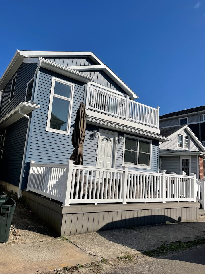 Fabulous Beach House, Long Beach, Ny ~The Fungalow - Long Beach, NY