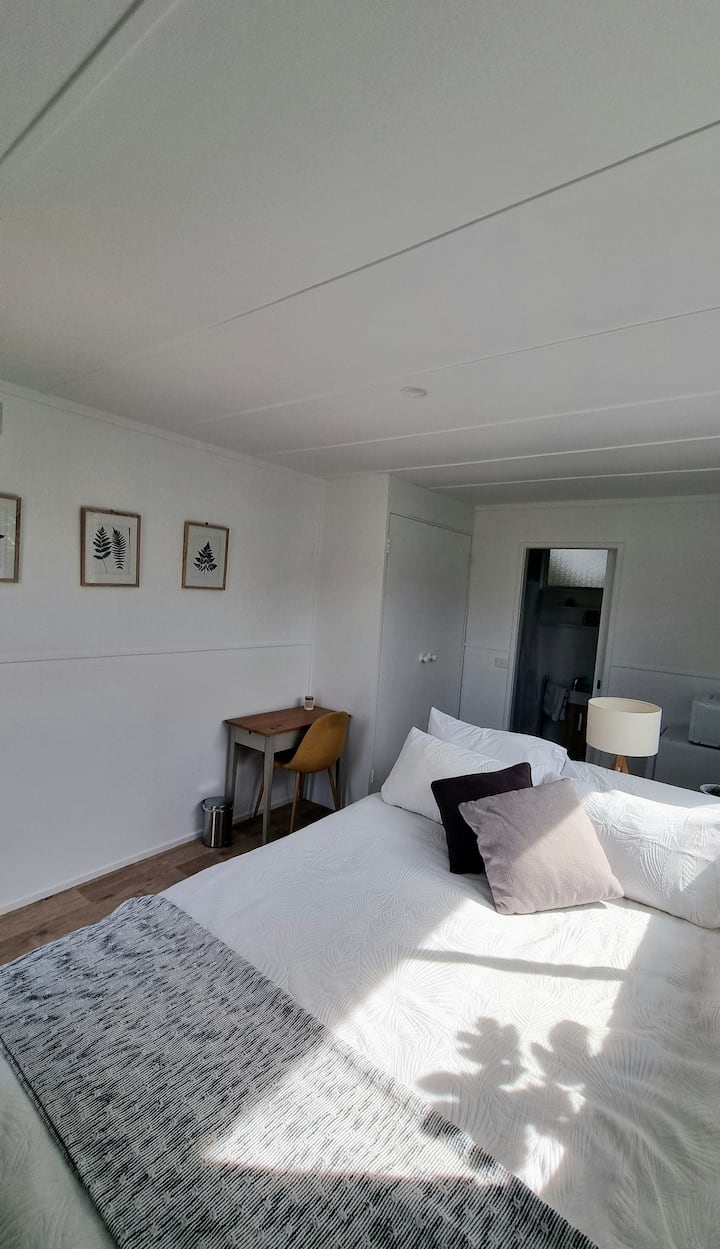 Charming Private Bungalow - Geelong