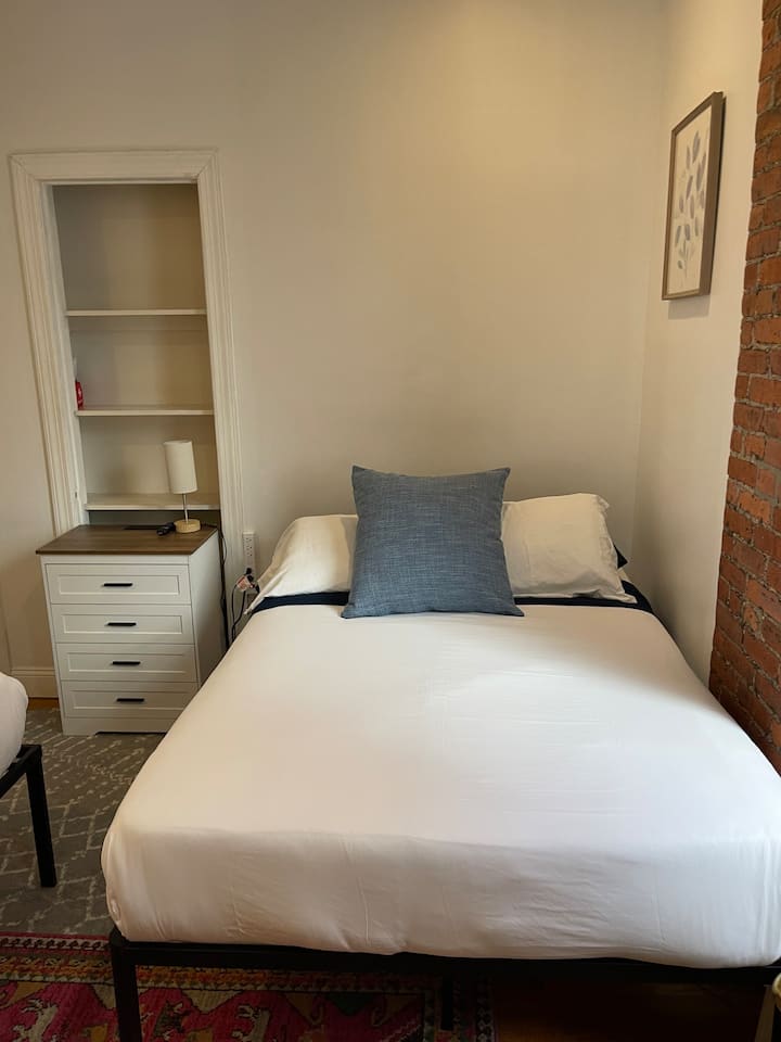 *Entire 1 Br Apartment  Sleeps 6* Central - New York