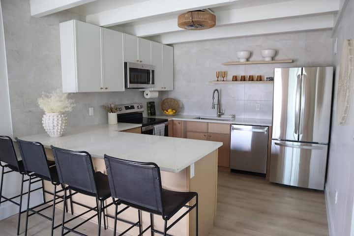 Modern Beachside Retreat At The Salty Surfer - Manasota Key, FL