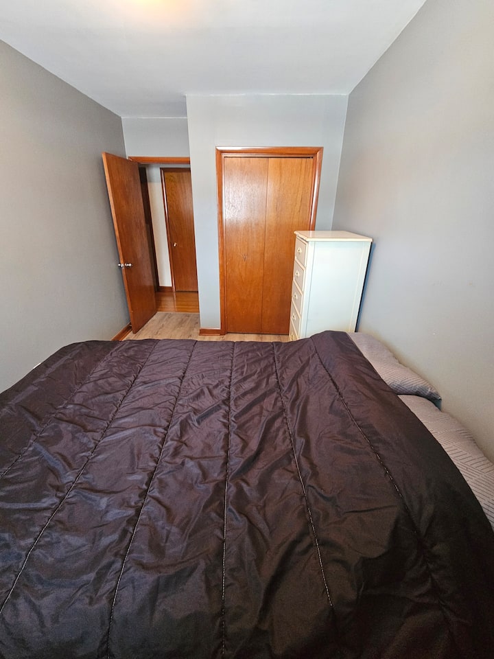 Cozy And Comfy Bedroom - Kingston