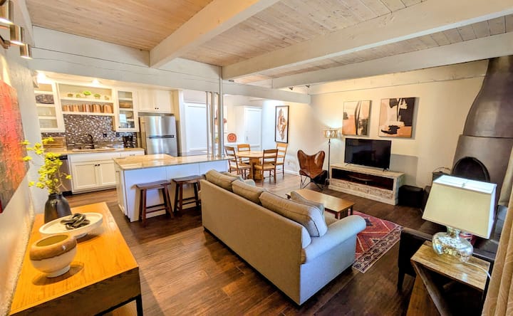 Beautiful 2-bedroom Adobe Home W/kiva Fireplace - Santa Fe, NM