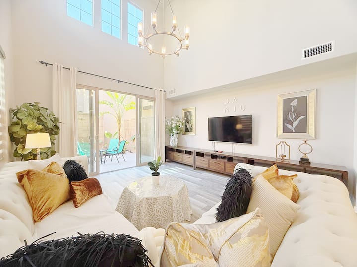 25% Off Near Irvine 3b3.5b Villa - Irvine, CA