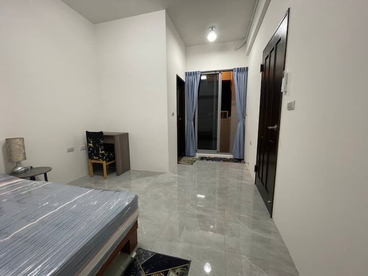 高鐵免費接送，可另付費帶你至台南各景點I’d 洽彼得741027 - Tainan City