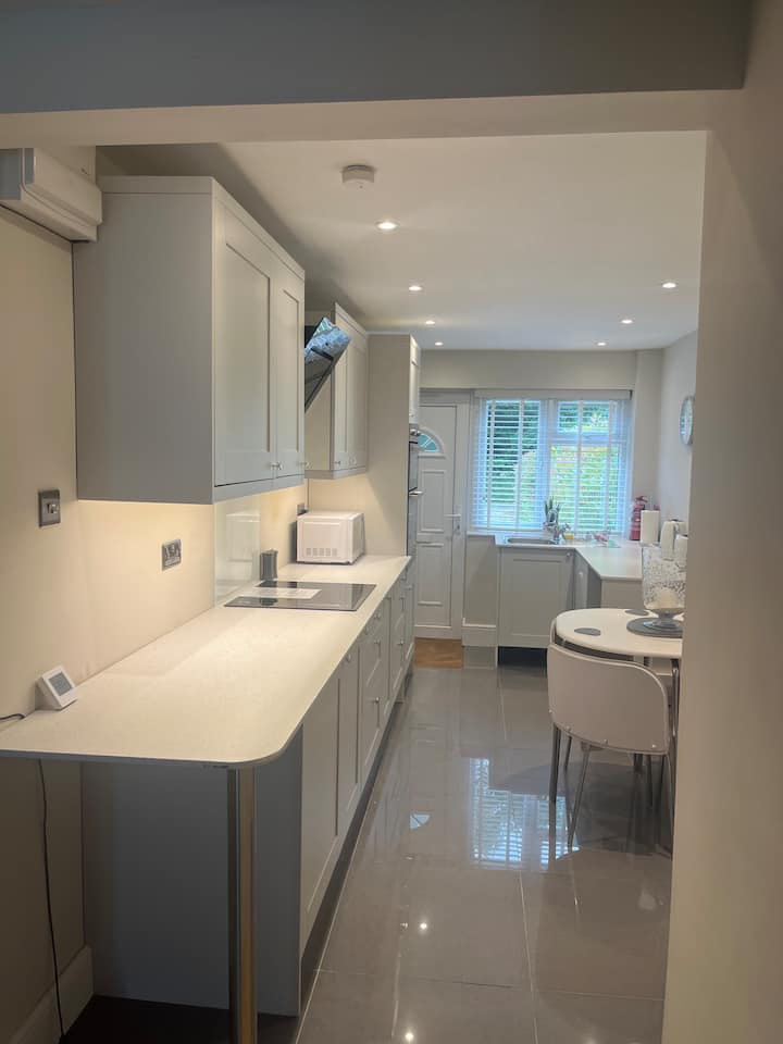 Cosy Comfy Annexe, Close To Studios, Golf, & Nra! - Woking