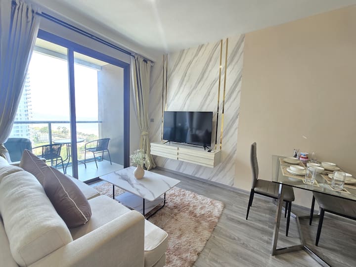 Aeras Beachfront 2 Bedrooms - Pattaya City