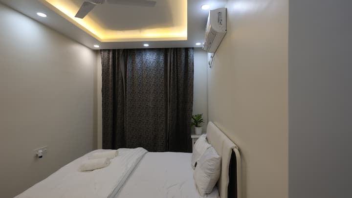 Zenia Executive Suites Near - パトナー
