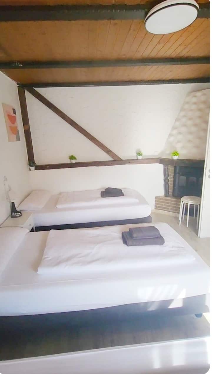 Mustang 2 / 4–7 Guests
Perfect For Groups - Alzenau