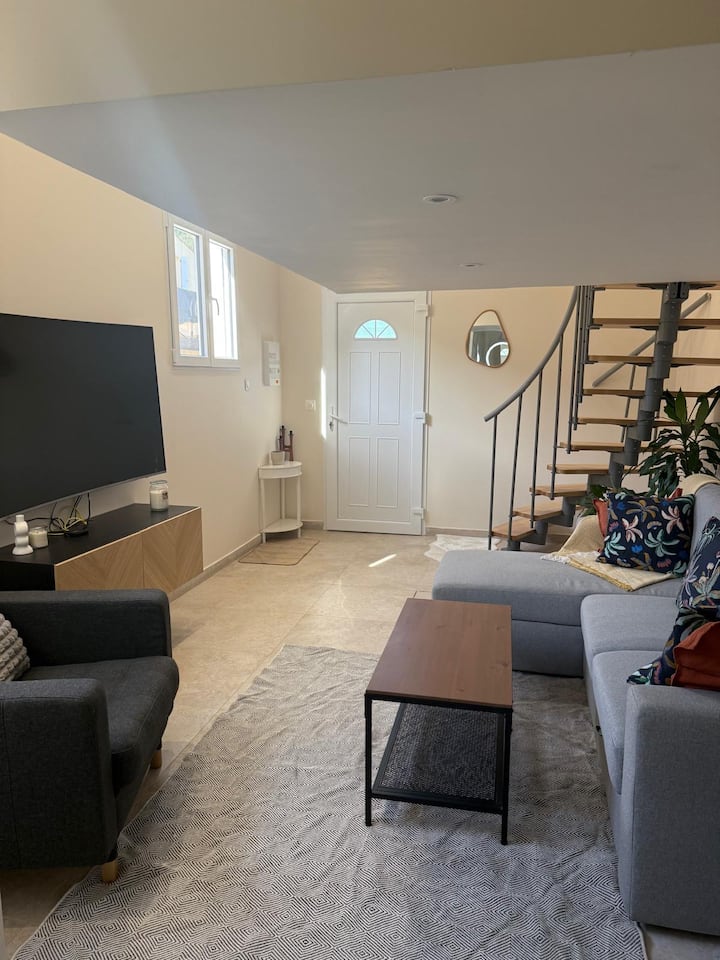 Charmant Petit Appartement - Carros