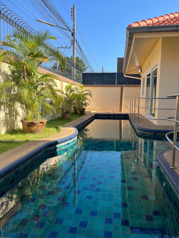 Swimming Pool Villa In Pattaya City And Jacuzzi - Pattaya City