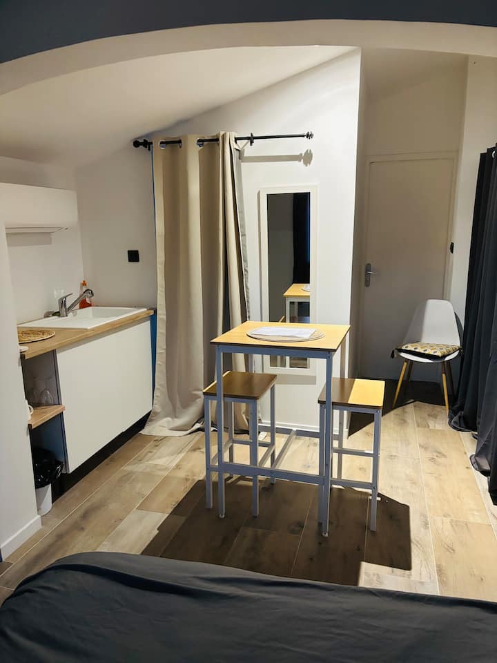Mini Studio Indépendant Dans Une Villa - Aimargues