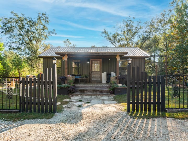 Cabin Close To Fl Caverns Pool, Wi-fi & Firepit - Florida