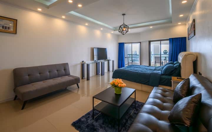 Metro Jomtien Beachfront Studio/big Pool/seaview - Pattaya City