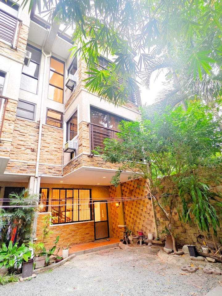 Townhouse 4 Br In Laguardia Near It Park Cebu City - Cebu