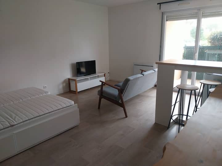 Appartement Situé Dans Le Bourg - Couëron