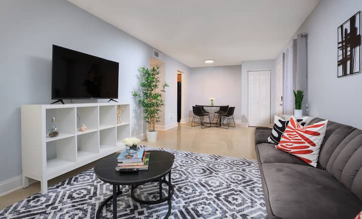 Cozy Escape Near Downtown Jax /Apartment - Jacksonville, FL