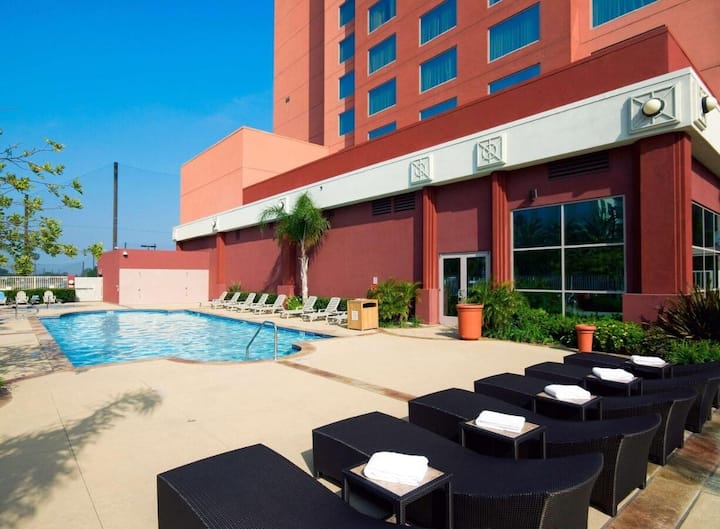 Chic Suite For Families Near Disney - Pets Allowed - Anaheim, CA