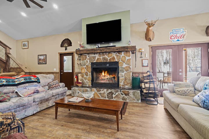 Secluded 24 Guest Lodge | Elk Country Pa| Fire Pit - Treasure Lake, PA