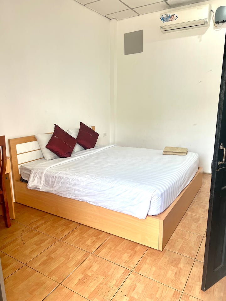 One King Bed With Pool View - Vientiane