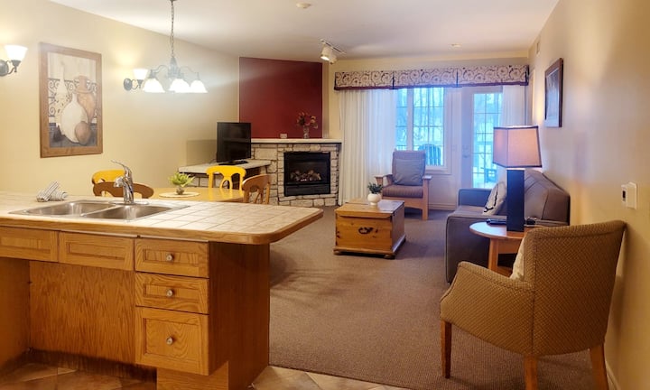 Two Bedroom Condo In Oro-medonte - Horseshoe Valley