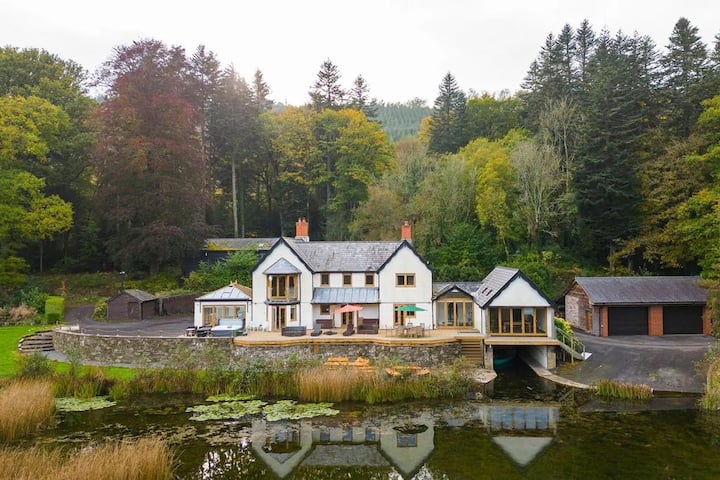 Gludy Lake - Luxury Lake House With Hot Tub - Brecon