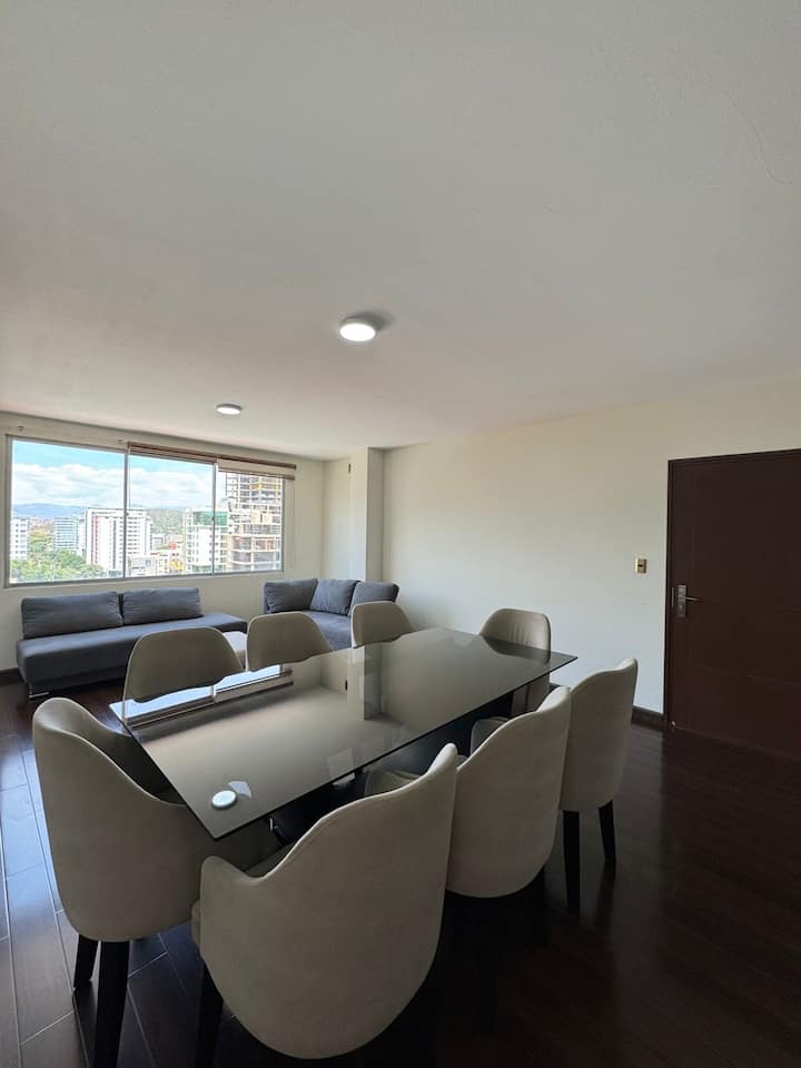 Dpto. Amplio 3 Dorm En Av. América Vista A Ciudad - Bolivia