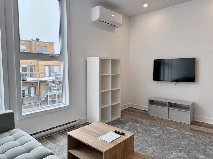 Bright & Central Mtl 1 Bed Condo - Montréal, QC