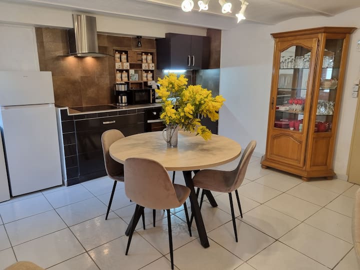Appartement Climatisé, Rez De Chaussée, Calme - Arlés