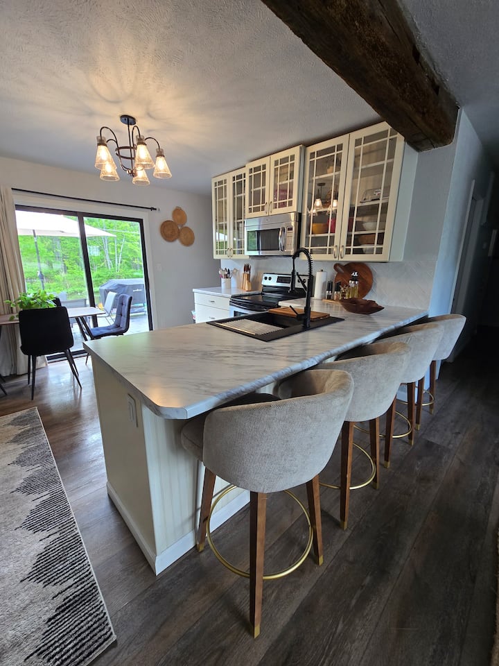 Wawasee Channel-front Getaway | Kayaks + Sandbar - Ligonier, IN