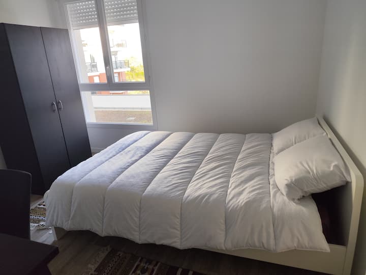 Chambre Confortable à Pontoise - Cergy