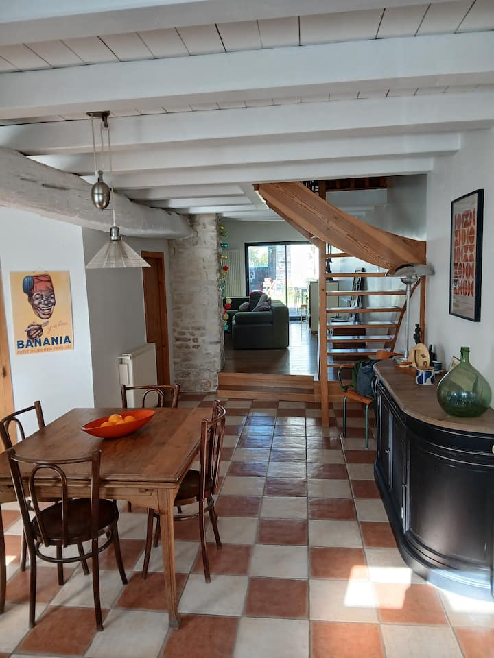 Maison De Charme Clos De Murs Proche La Rochelle - Charron