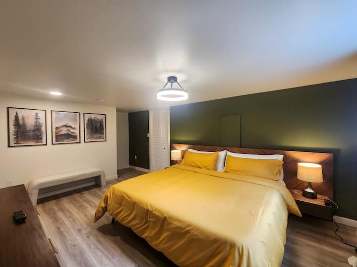 2 Bedrooms, 1 Block To Ocean - Victoria