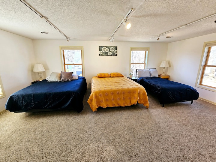 Comfy Upper Level Duplex - Saint Paul, MN