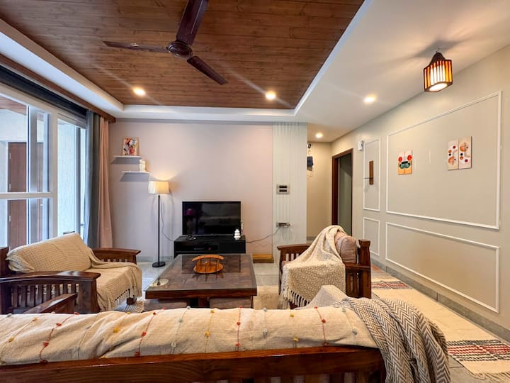 Ocb Stays: Spacious 3bhk | Kitchen Parking & Wi-fi - Shimla