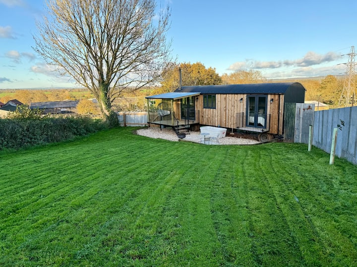 Bramley Shepherds Hut With Outdoor Bath And Porch. - England
