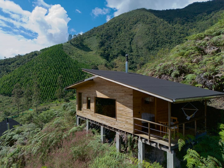 Monte Cherom: Cabaña Arasari En El Bosque De Nubes - Perú