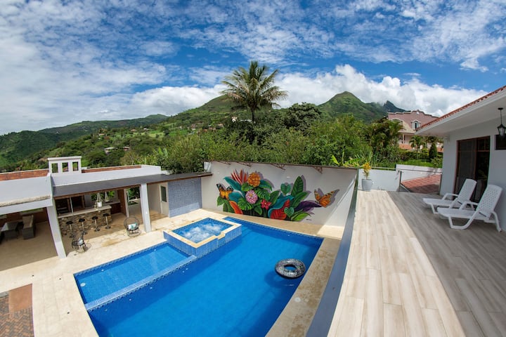 ~Poolside Villa~yunguilla Valley - Santa Isabel