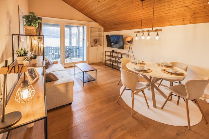 Surfers Lodge Near Interlaken, At Lake With Pool - Sigriswil