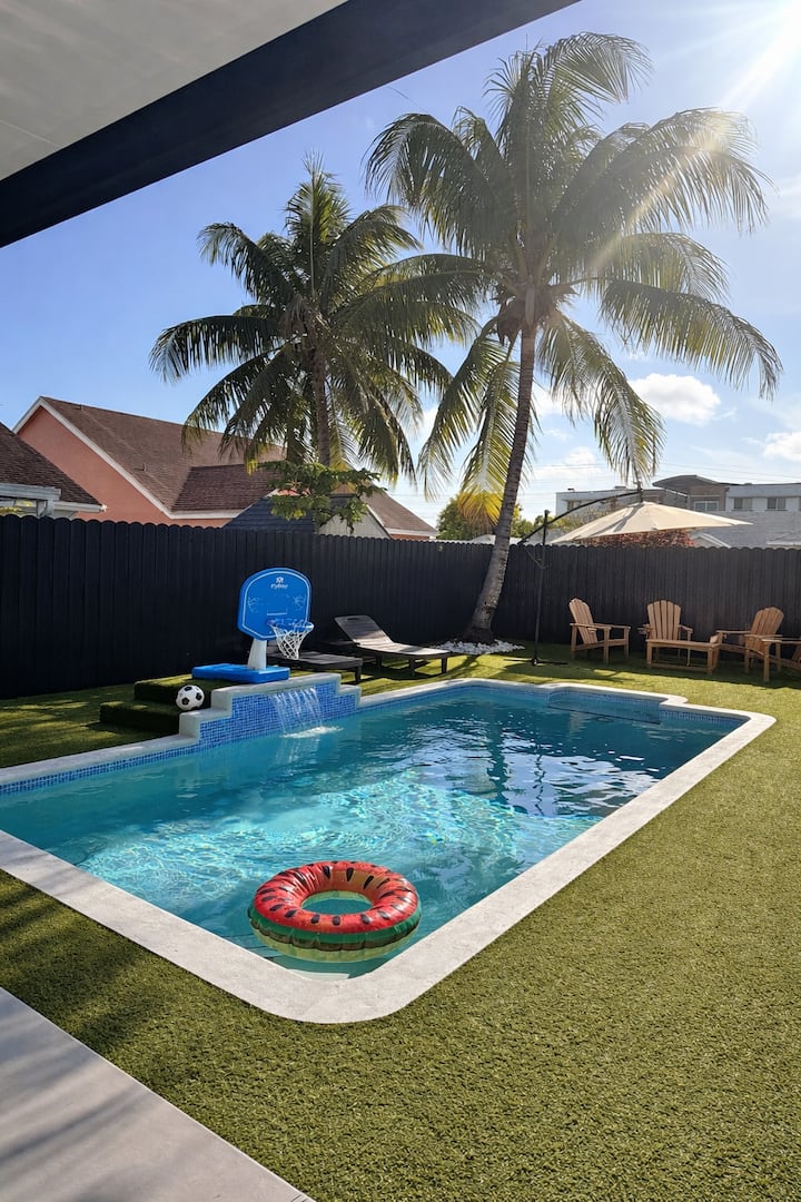 Heated Pool Oasis • 12 Guests •Midway Keys & Miami - The Bahamas