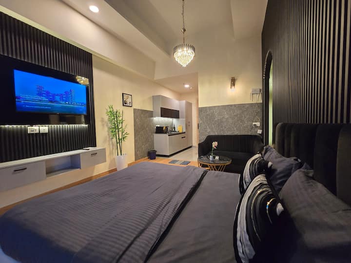 Aesthetic Vibe 2.0 (Suite At Gaur Mall) - Ghaziabad