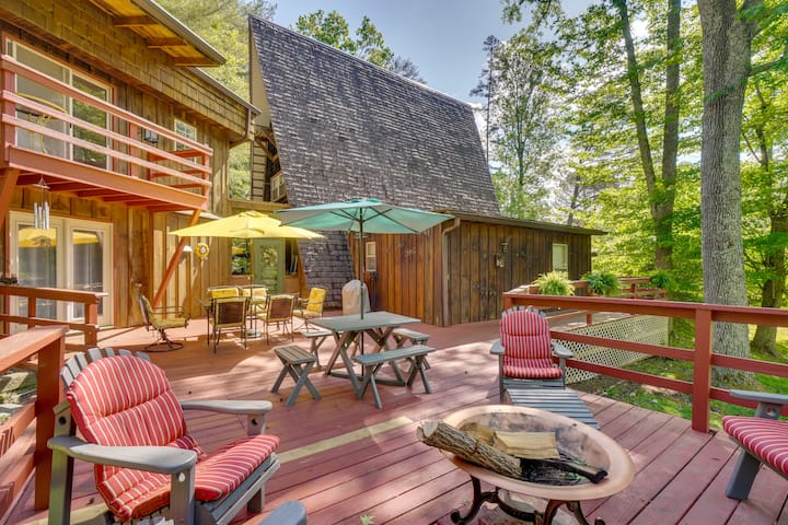 A-frame Cabin W/ Spacious Yard In Tellico Plains! - Tellico Plains, TN