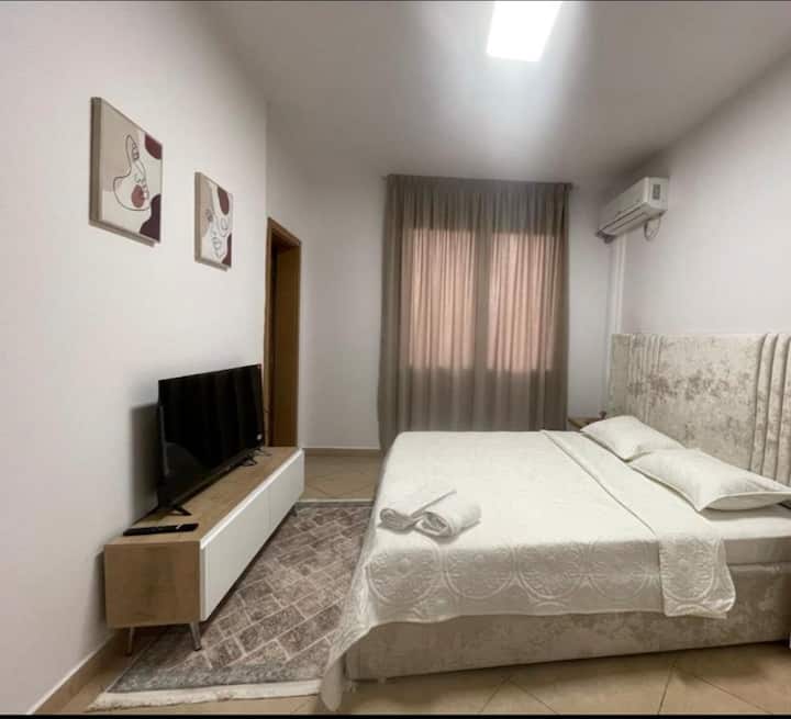 Sol Zogu I Zi 2 - Tirana