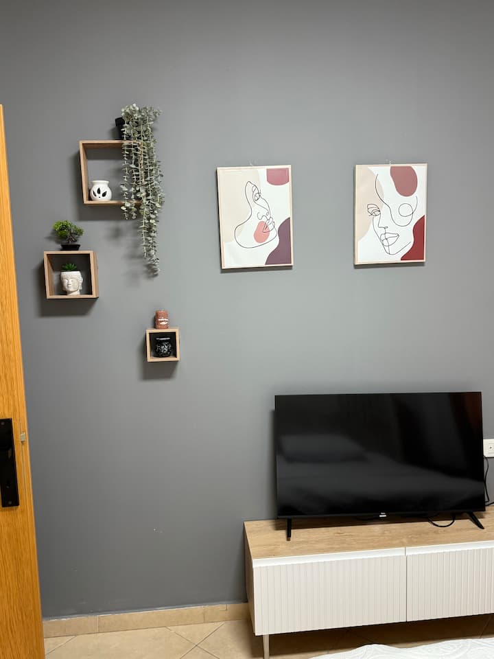 Sol Zogu I Zi 2 - Tirana