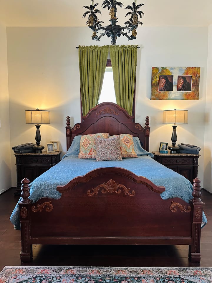 Rafiki Bungalow Room 1: Ybor, Port, Downtown - Tampa, FL