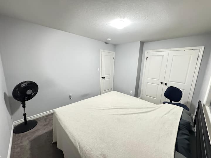 Room In London, Canada - London