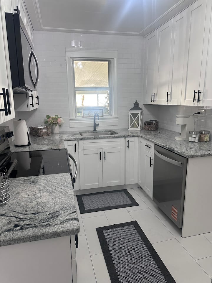 Gordon Grace
Less Then 5 Minutes To I-4. - Plant City, FL