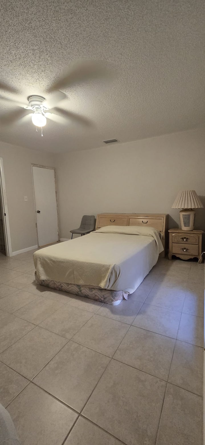 Comfy Stay In Vero Beach - Vero Beach, FL