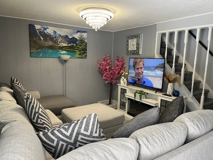Clean Modern Home, Cozy - Lancaster, NY